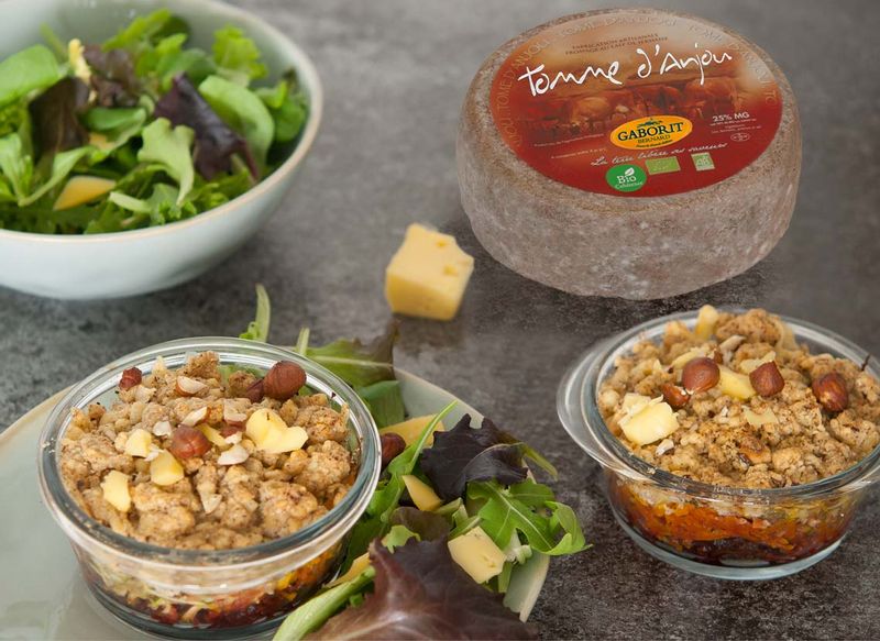 Crumble de légumes aux noisettes et Tomme d’Anjou - FemininBio